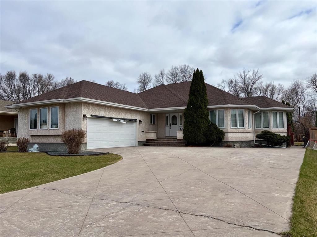 For sale: 103 Meighen Avenue, Portage La Prairie, Manitoba R1N3K7 ...
