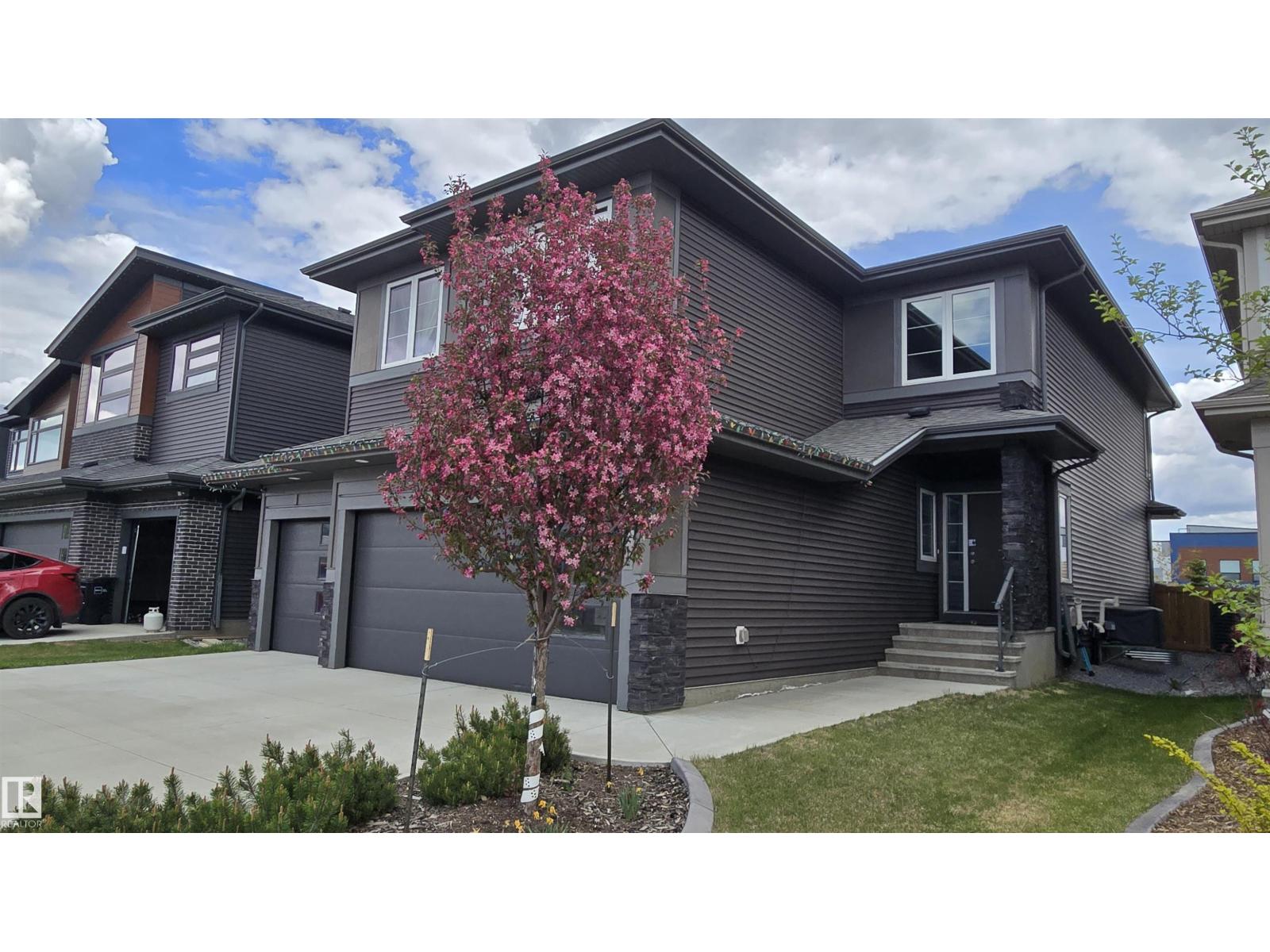 For sale: 6621 KNOX PL SW, Edmonton, Alberta T6W4R1 - E4467414 | REALTOR.ca