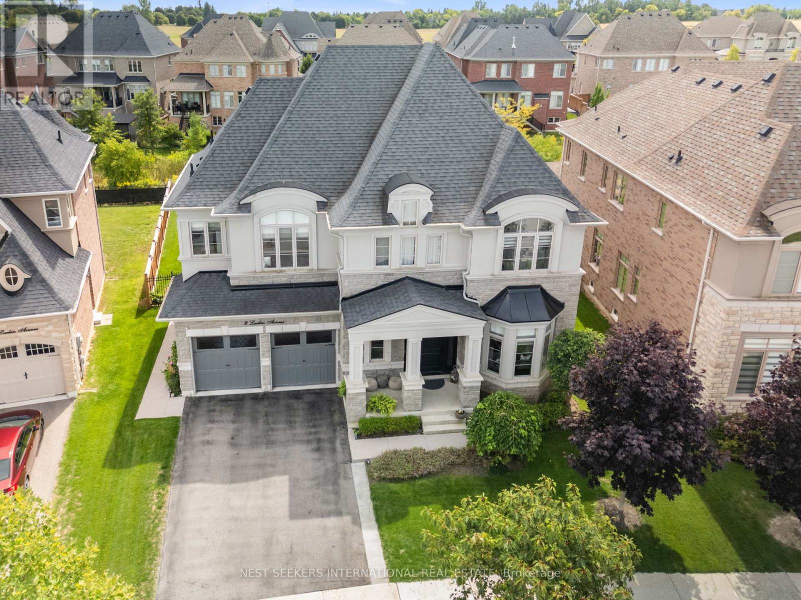 For sale: 9 LARKIN AVENUE, King (Nobleton), Ontario L7B0N8 - N12729336 ...