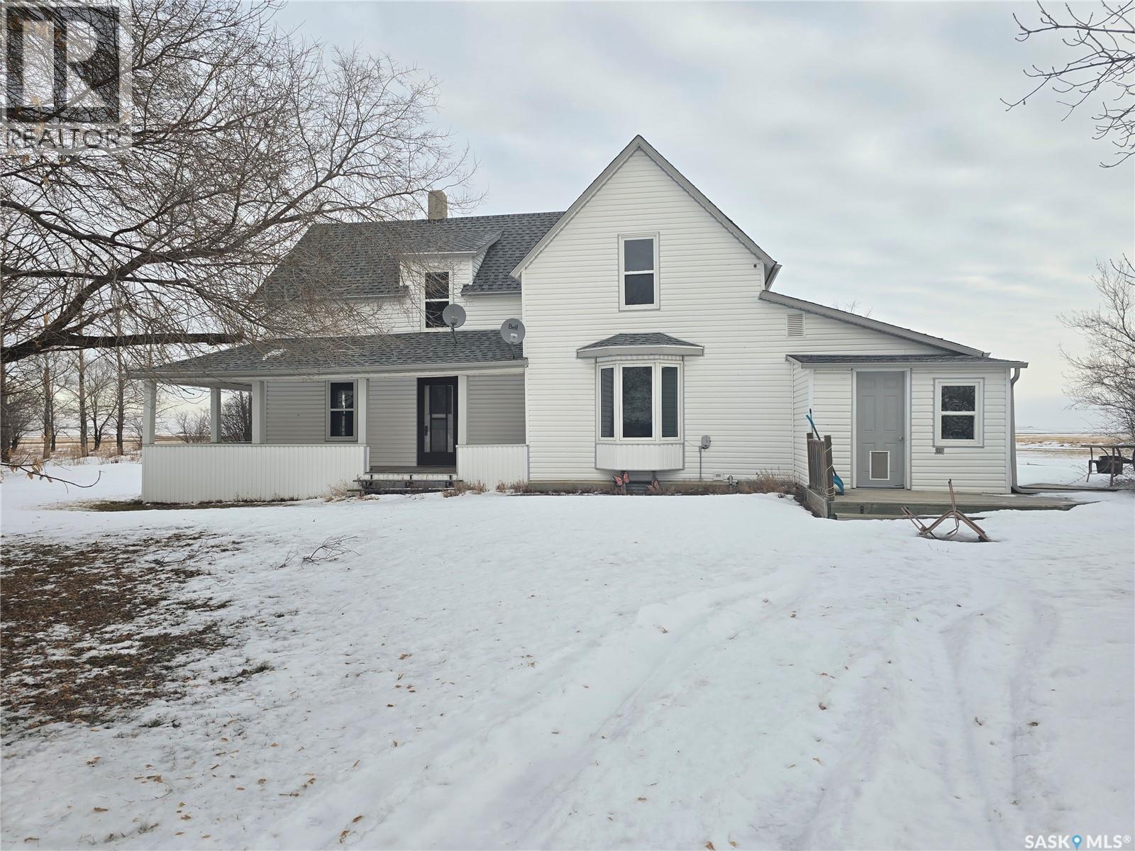 LITSCHKE ACREAGE, Halbrite, Saskatchewan S0C1H0 | REALTOR.ca