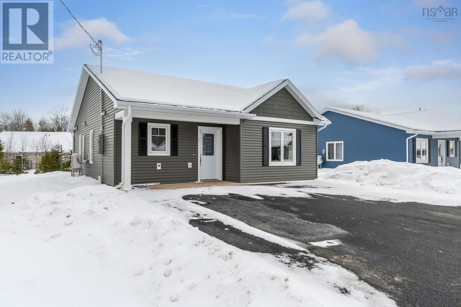 For sale: 43 Amelia Ave Avenue, Stewiacke, Nova Scotia B0N2J0 ...