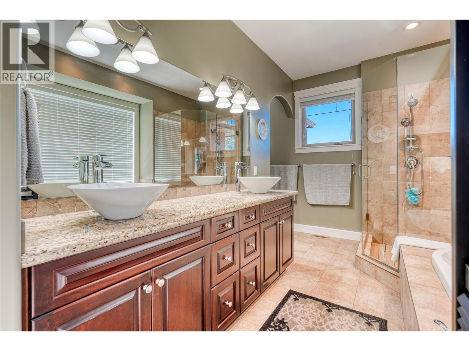 For sale: 40 Kestrel Place Unit# 30, Vernon, British Columbia V1H1S6 ...
