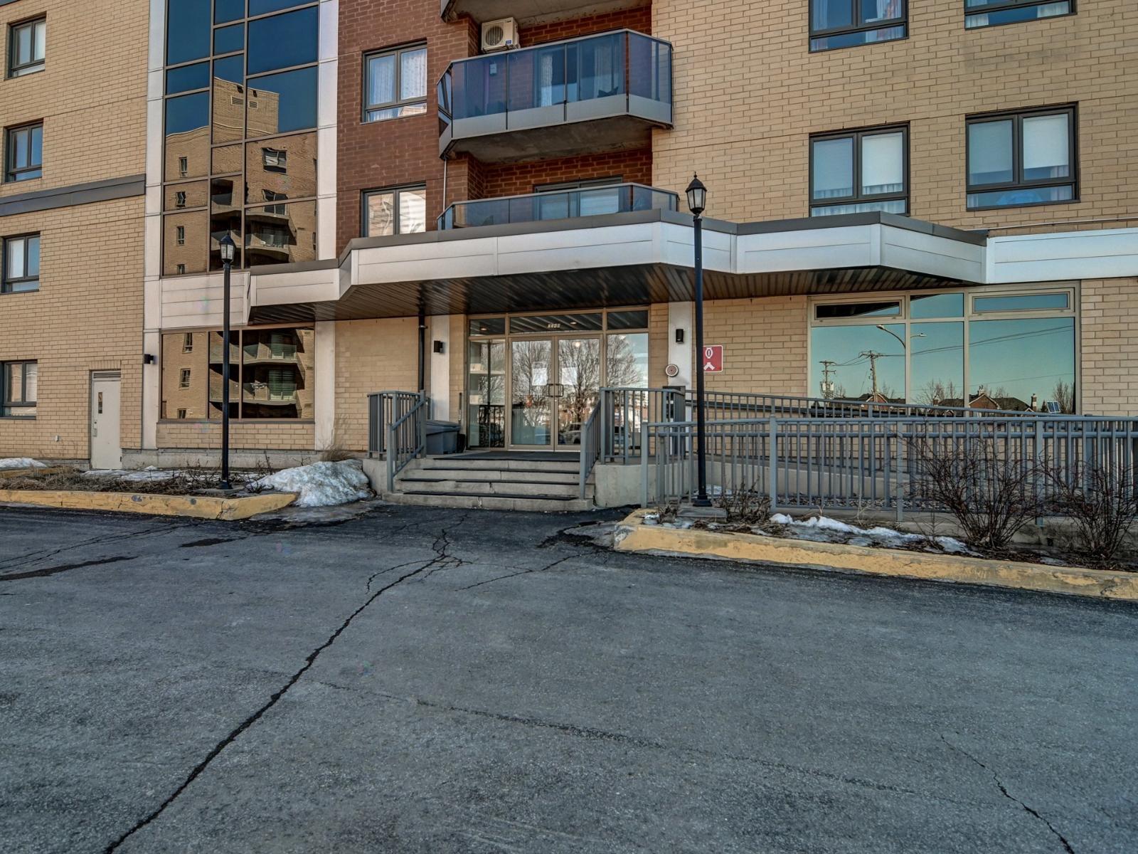For sale: 2240 Boul. Thimens, #152, Montréal (Saint-Laurent), Quebec ...