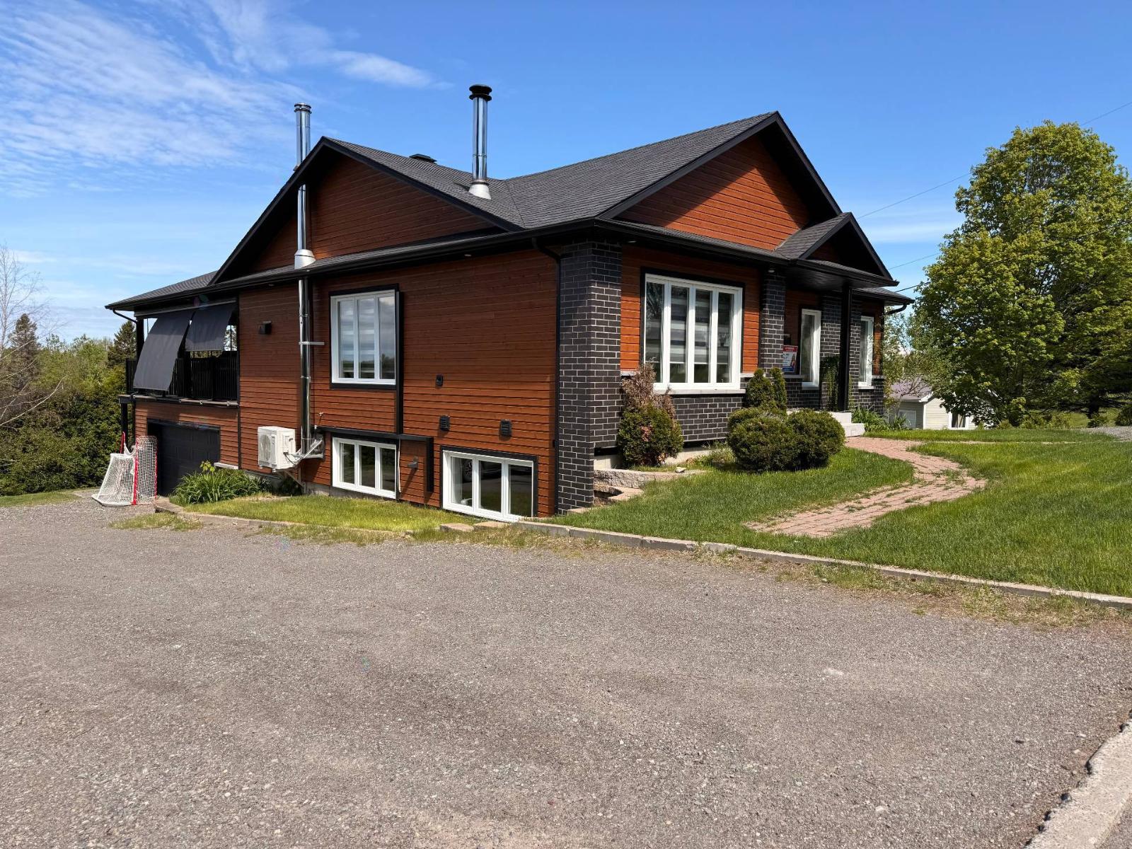 For sale: 200 Rue des Érables, Saint-Pamphile, Quebec G0R3X0 - 18624992 ...