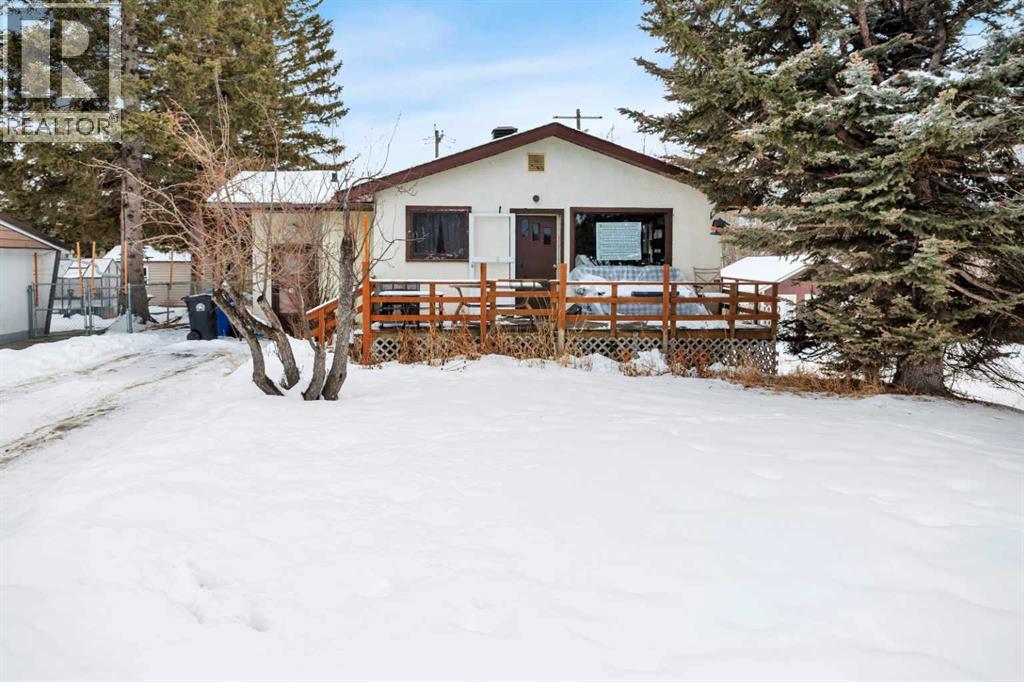 For sale: 105 2 Avenue NE, Sundre, Alberta T0M1X0 - A2283414 | REALTOR.ca