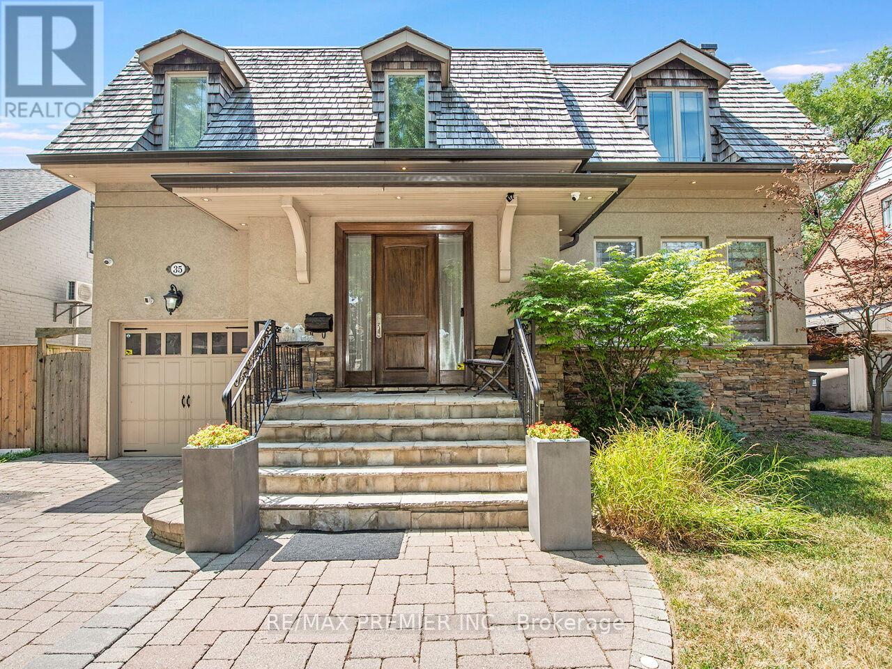For sale: 35 YORKDALE CRESCENT, Toronto (Humberlea-Pelmo Park), Ontario ...