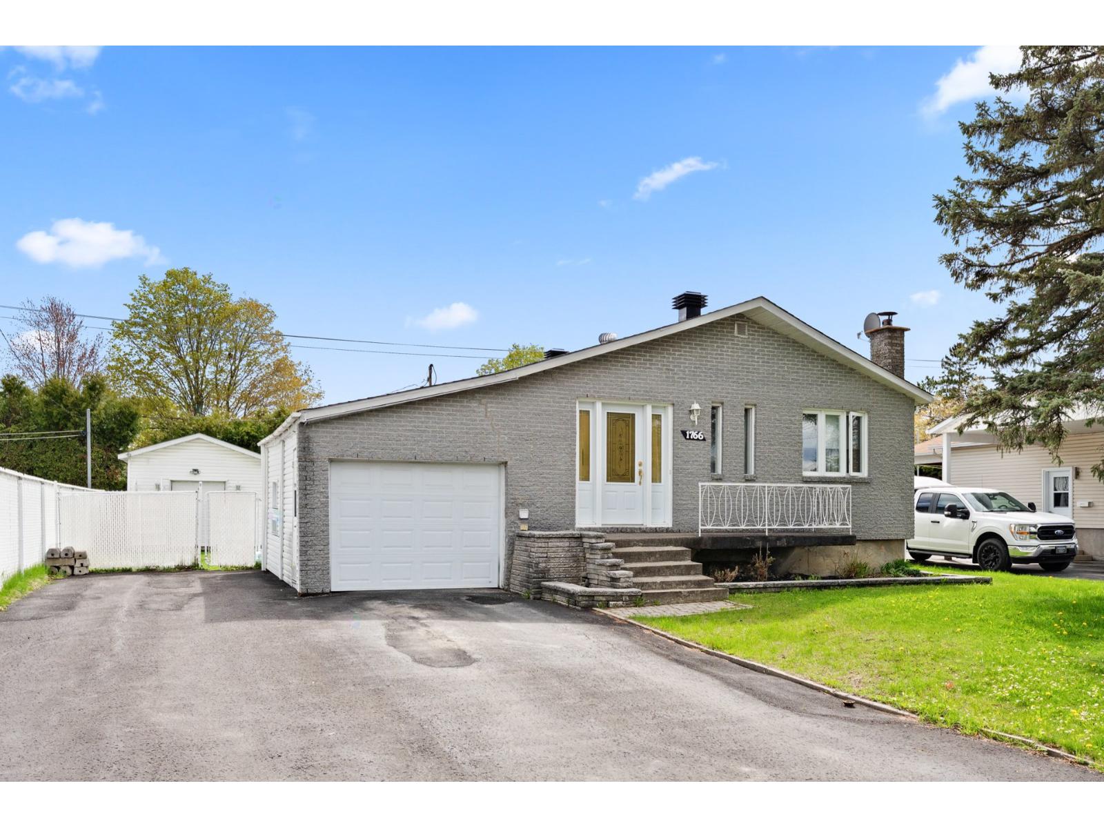 For sale: 1766 Rue des Souverains, Terrebonne (Lachenaie), Quebec ...