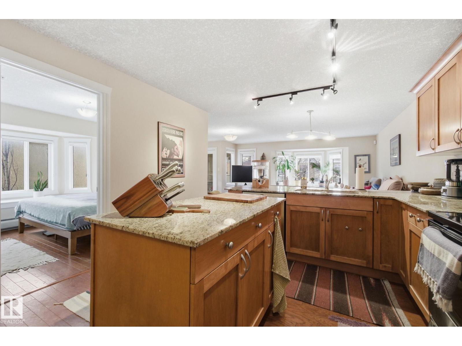 For sale: #201 10235 116 ST NW, Edmonton, Alberta T5K1W3 - E4474116 ...