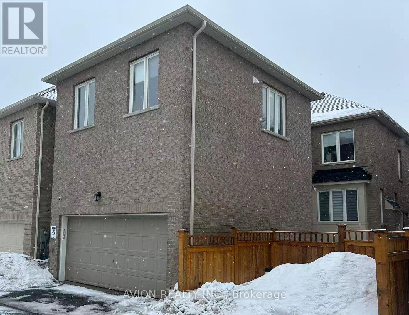 For rent: COACH HOUSE - 542 WHITES HILL AVENUE, Markham (Cornell ...
