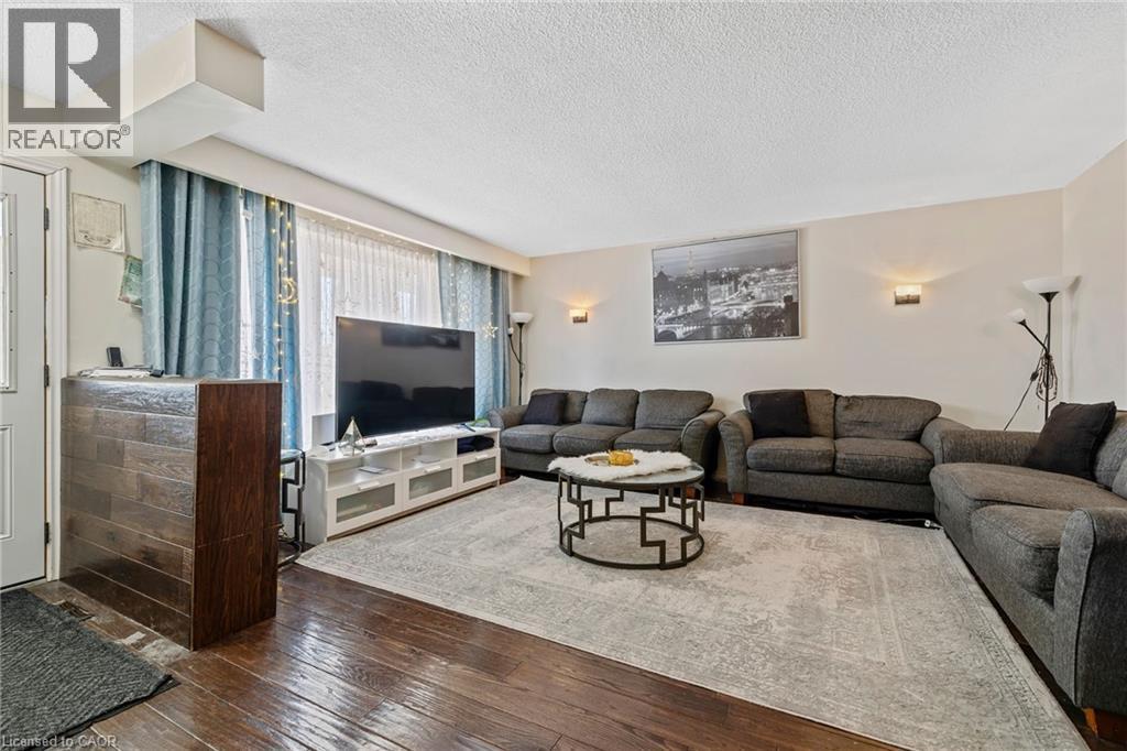 For sale: 490 QUEEN VICTORIA Drive, Hamilton, Ontario L8W1G9 - 40811854 ...