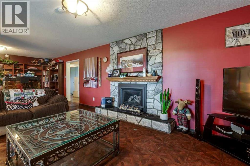 For sale: 1203 Gough Road, Carstairs, Alberta T0M0N0 - A2222112 ...