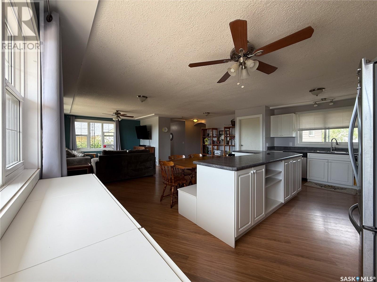 For sale: 223 2nd AVENUE E, Frontier, Saskatchewan S0N0W0 - SK013102 ...