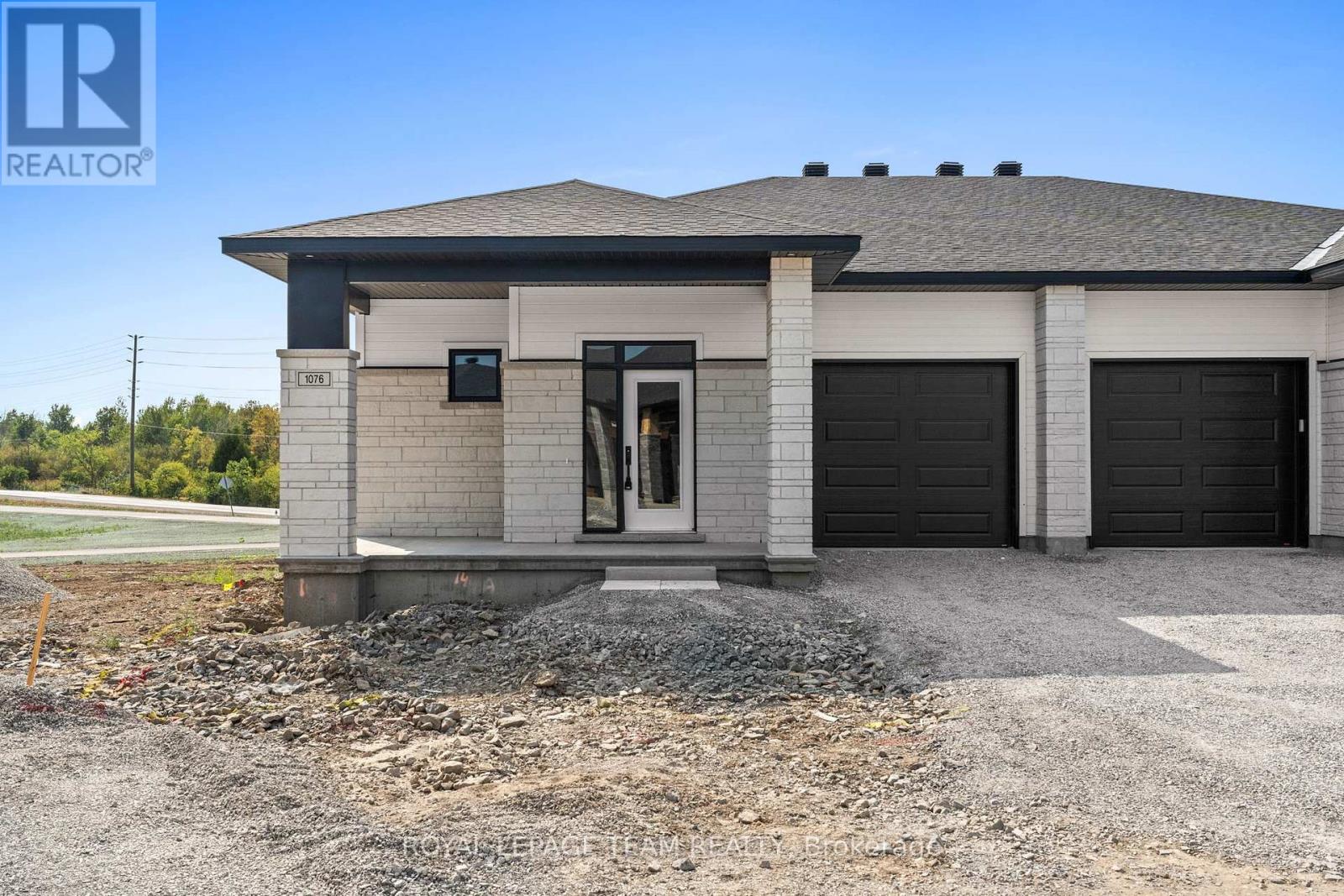 For sale: 1076 MOORE STREET, Brockville, Ontario K6V0H2 - X12347622 ...
