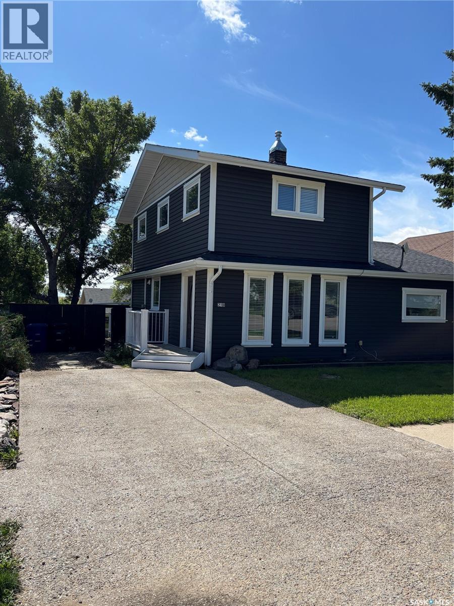 For sale: 210 6th AVENUE SW, Eston, Saskatchewan S0L1A0 - SK015771 ...