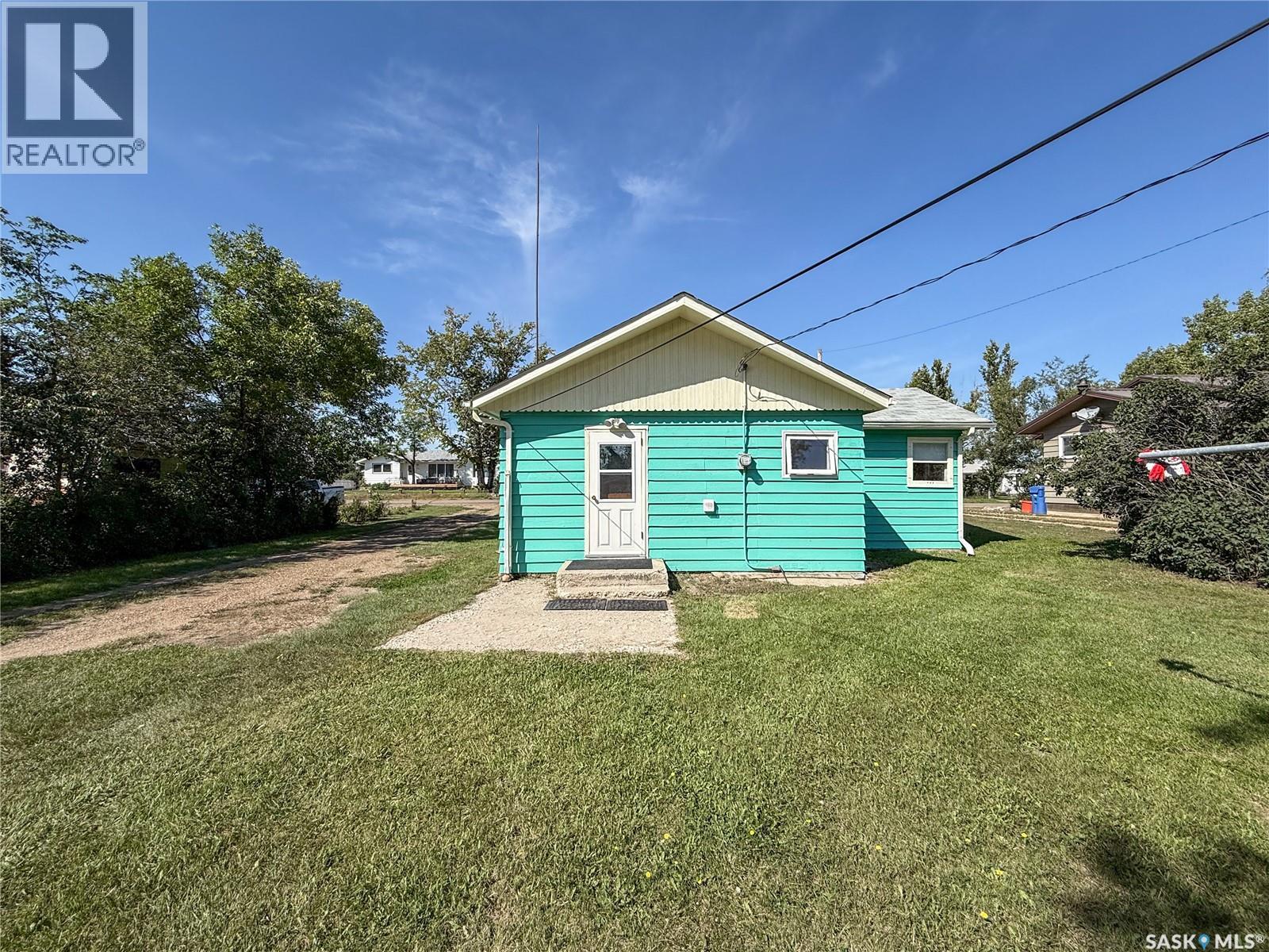 For sale: 114 1st STREET W, Frontier, Saskatchewan S0N0W0 - SK017179 ...