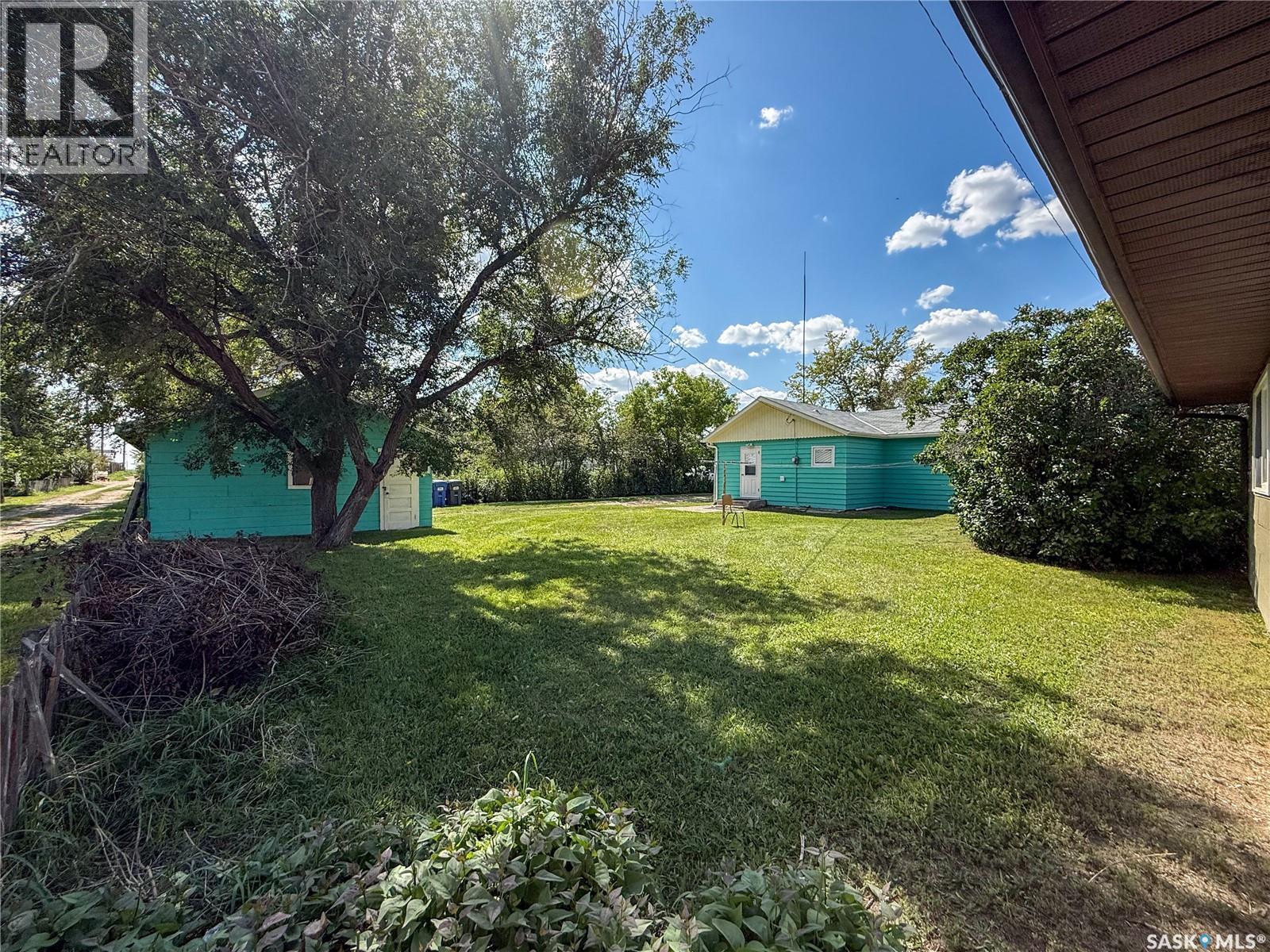 For sale: 114 1st STREET W, Frontier, Saskatchewan S0N0W0 - SK017179 ...