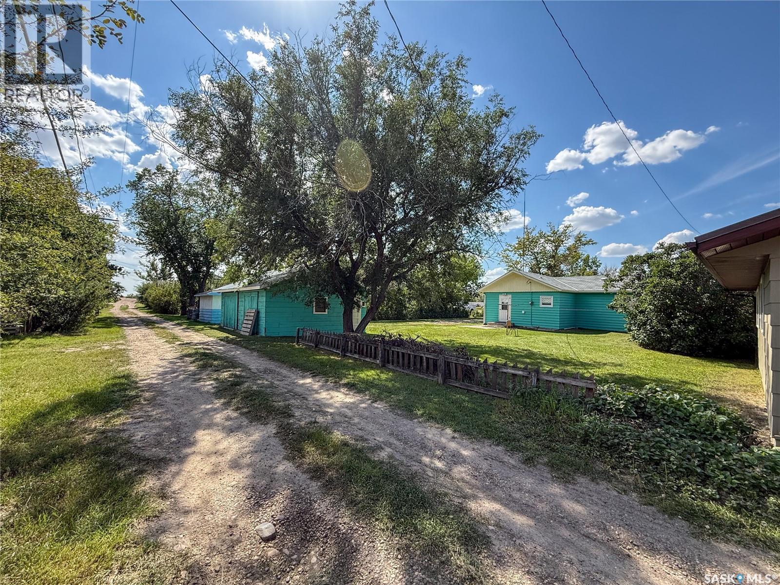 For sale: 114 1st STREET W, Frontier, Saskatchewan S0N0W0 - SK017179 ...