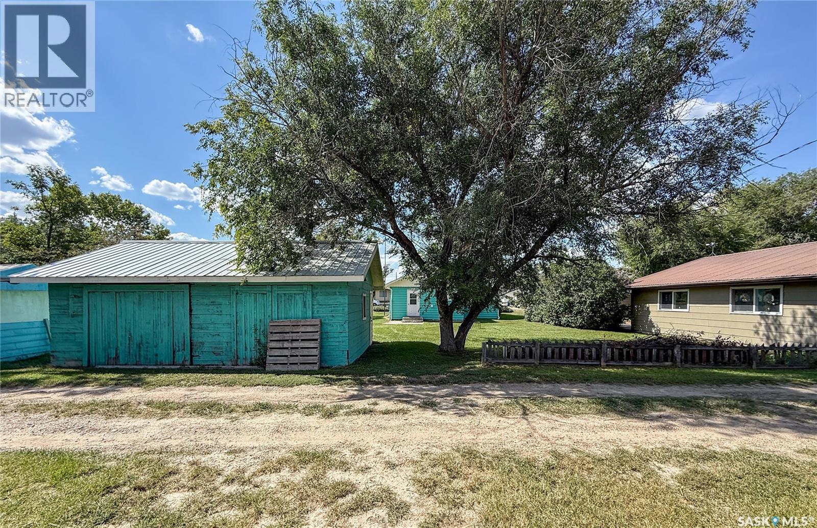 For sale: 114 1st STREET W, Frontier, Saskatchewan S0N0W0 - SK017179 ...