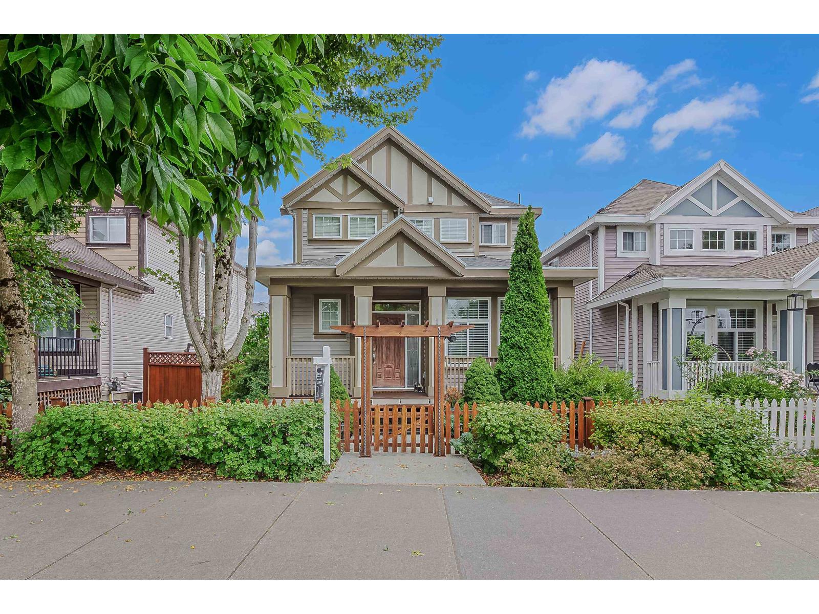 For sale: 19913 72 AVENUE, Langley, British Columbia V2Y3J2 - R3041984 ...