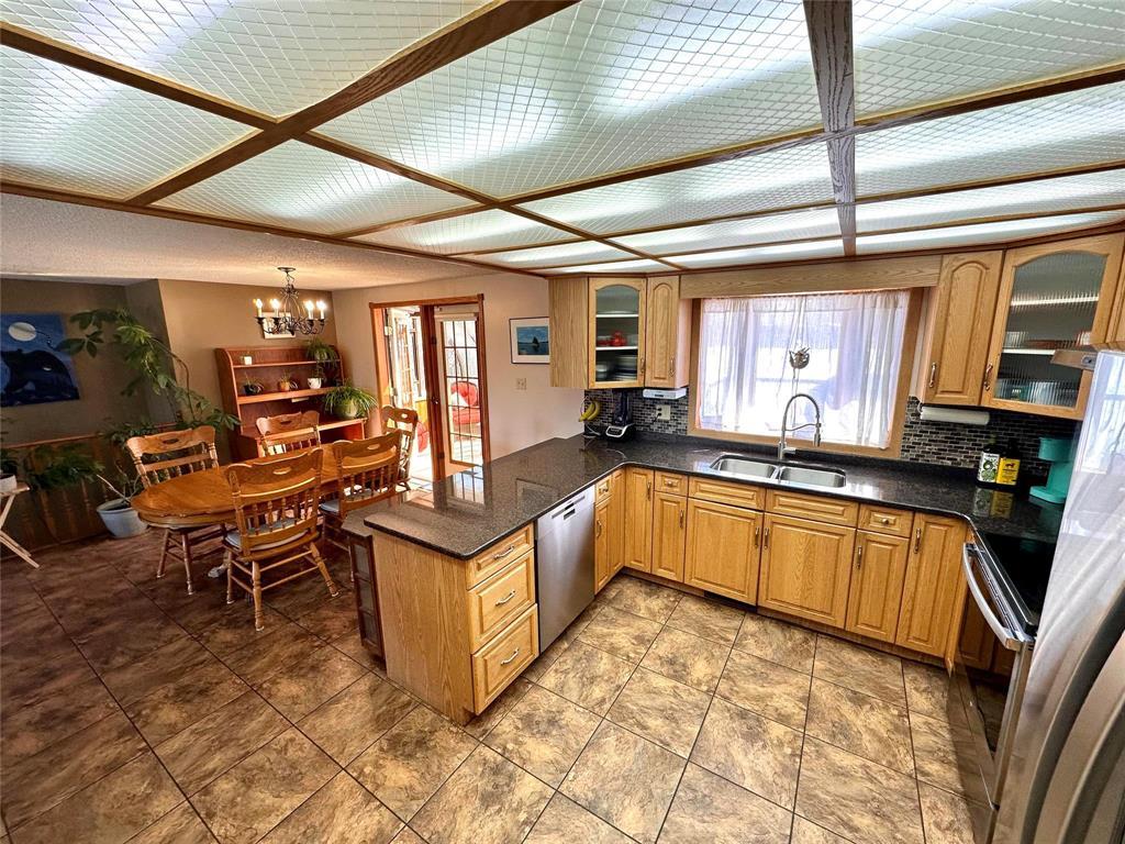 For sale: 186 MANASAN Drive, Thompson, Manitoba R8N1Y1 - 202508191 ...