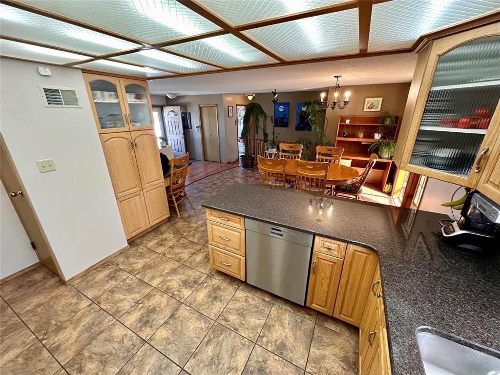For sale: 186 MANASAN Drive, Thompson, Manitoba R8N1Y1 - 202508191 ...