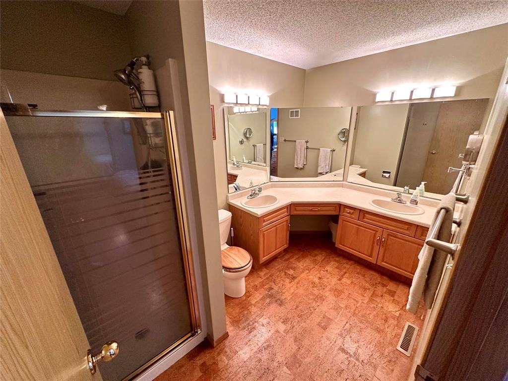 For sale: 186 MANASAN Drive, Thompson, Manitoba R8N1Y1 - 202508191 ...
