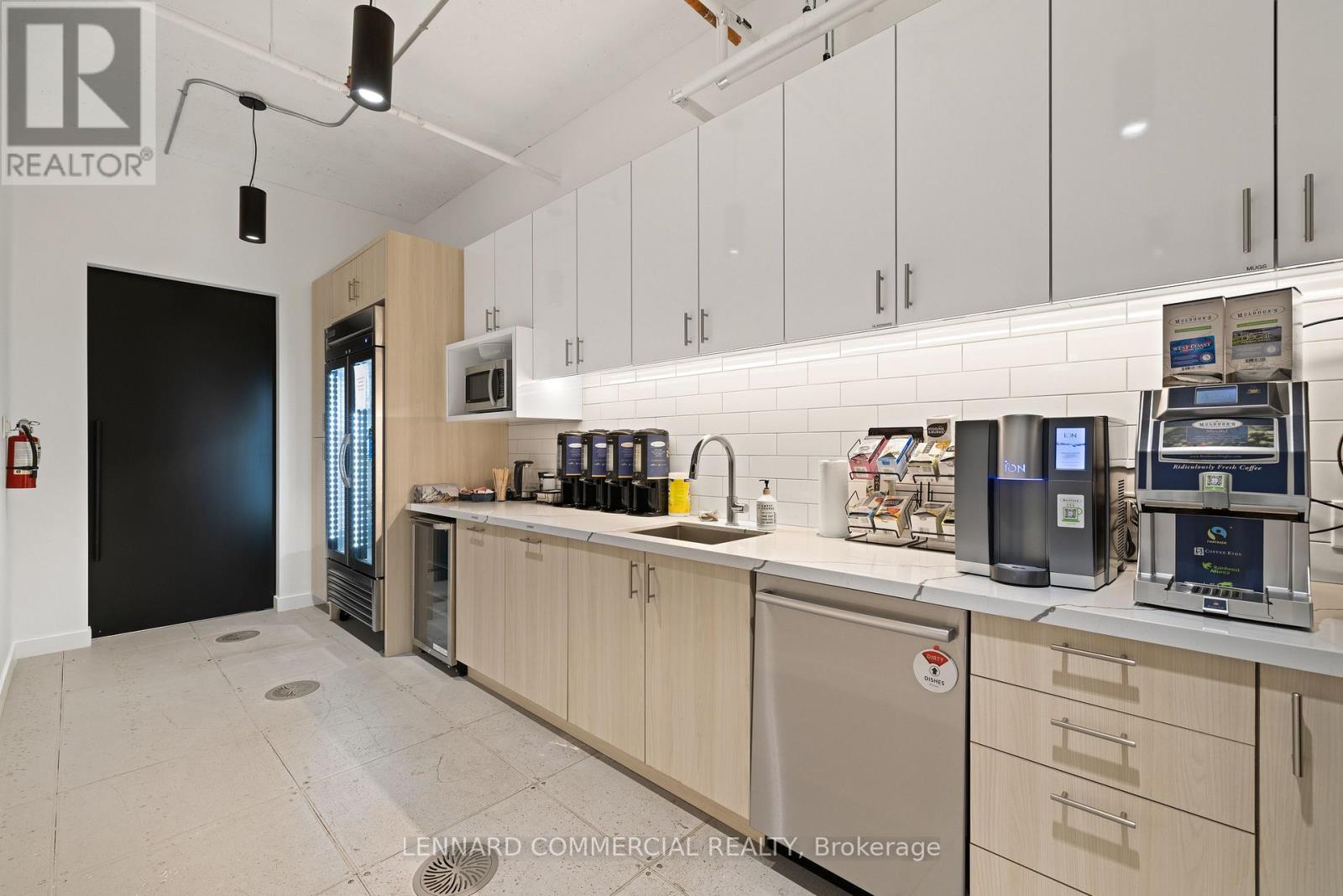 For lease: 1100 - 25 YORK STREET, Toronto (Waterfront Communities ...