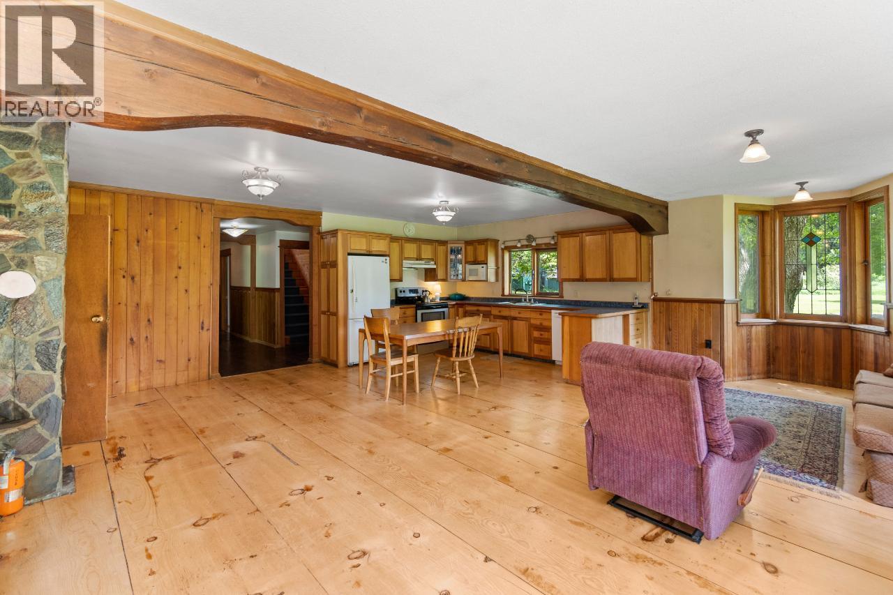 For sale: 209 LARDEAU RIVER Road, Lardeau, British Columbia V0G1N0 ...