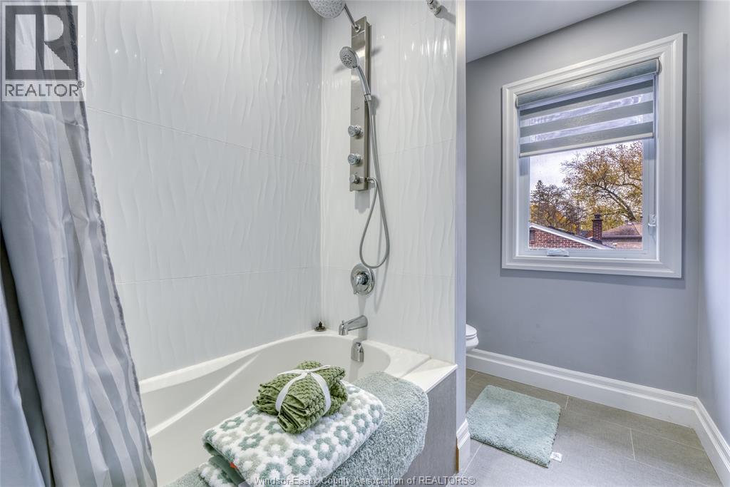 For sale: 735 CABANA ROAD West, Windsor, Ontario N9G1B5 - 25026775 ...