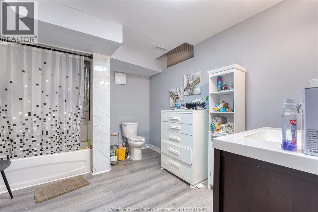 For sale: 735 CABANA ROAD West, Windsor, Ontario N9G1B5 - 25026775 ...
