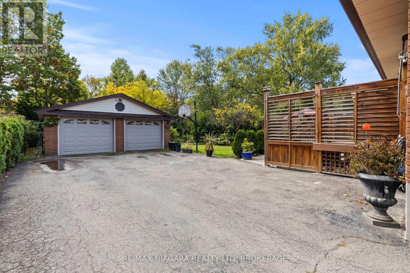For sale: 35 CHANTLER ROAD, Welland (West Welland), Ontario L3C4M6 ...