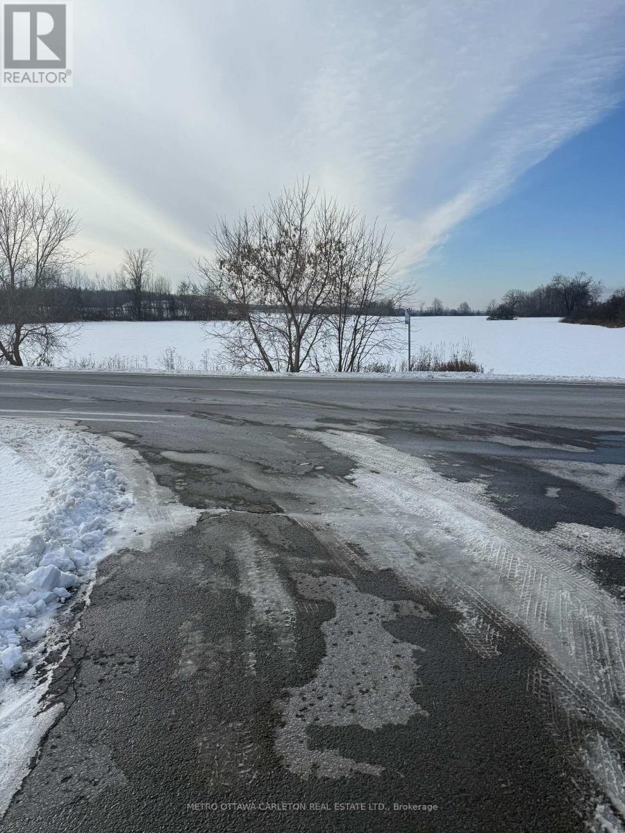 For sale: 2400 ROGER STEVENS DRIVE, Ottawa, Ontario K0A2T0 - X12587166 ...