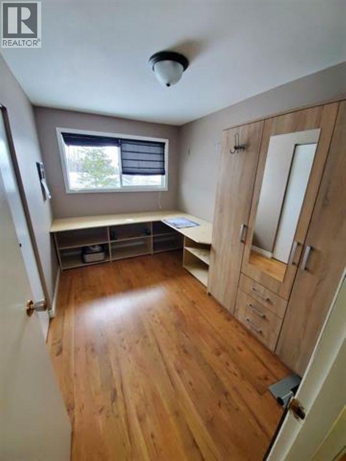 For sale: 27 MANSON CRESCENT, Mackenzie, British Columbia V0J2C0 ...