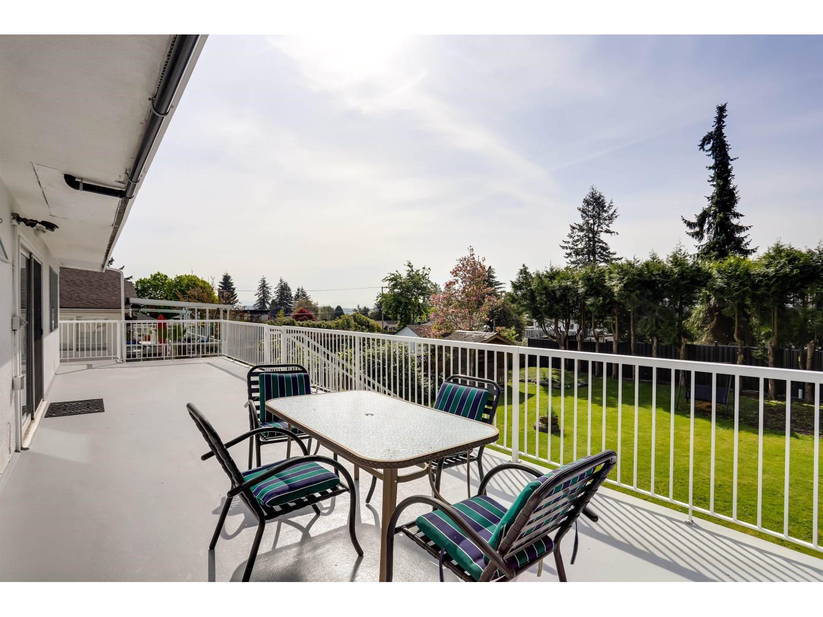 For sale: 15568 THRIFT AVENUE, White Rock, British Columbia V4B2L9 ...
