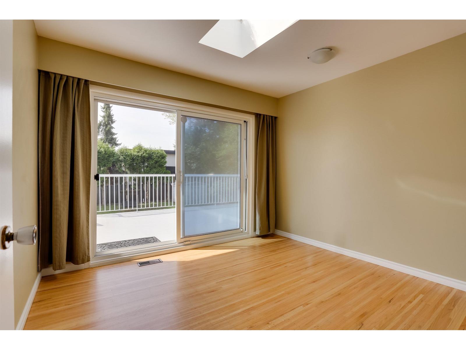 For sale: 15568 THRIFT AVENUE, White Rock, British Columbia V4B2L9 ...