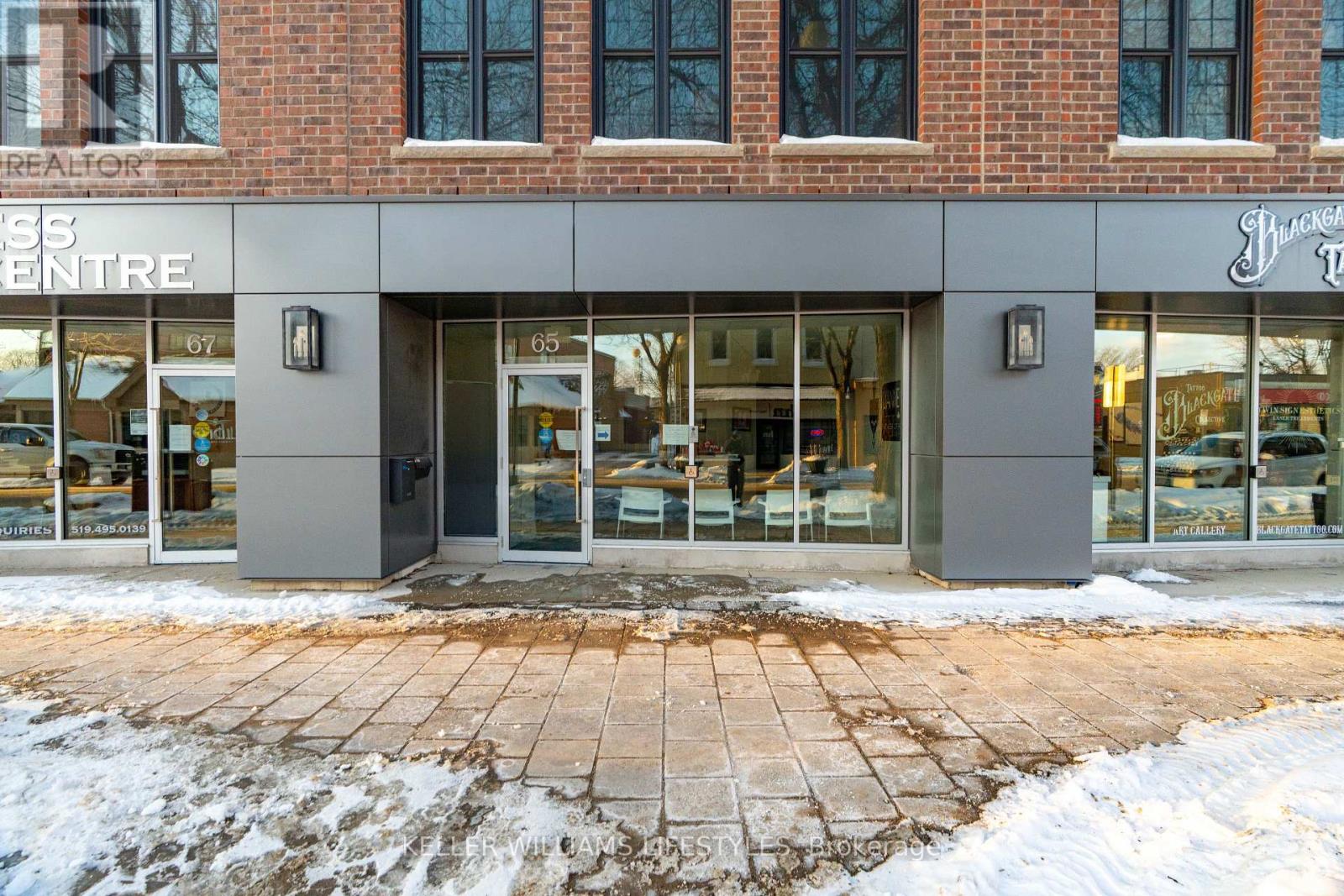 For sale: 65 FRONT STREET W, Strathroy-Caradoc (NW), Ontario N7G1X6 ...