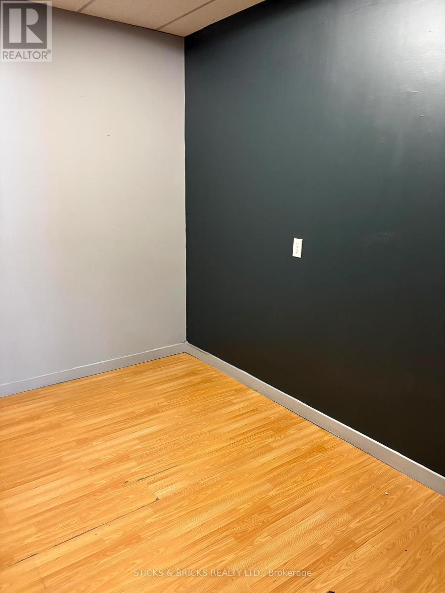 For rent: 1 - 4400 QUEEN STREET, Niagara Falls (Downtown), Ontario ...
