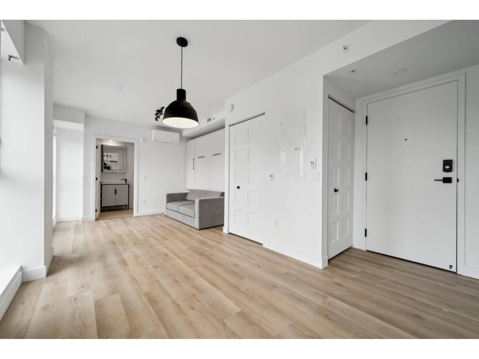For rent: 1133 Av. Viger E., #203, Montréal (Ville-Marie), Quebec ...