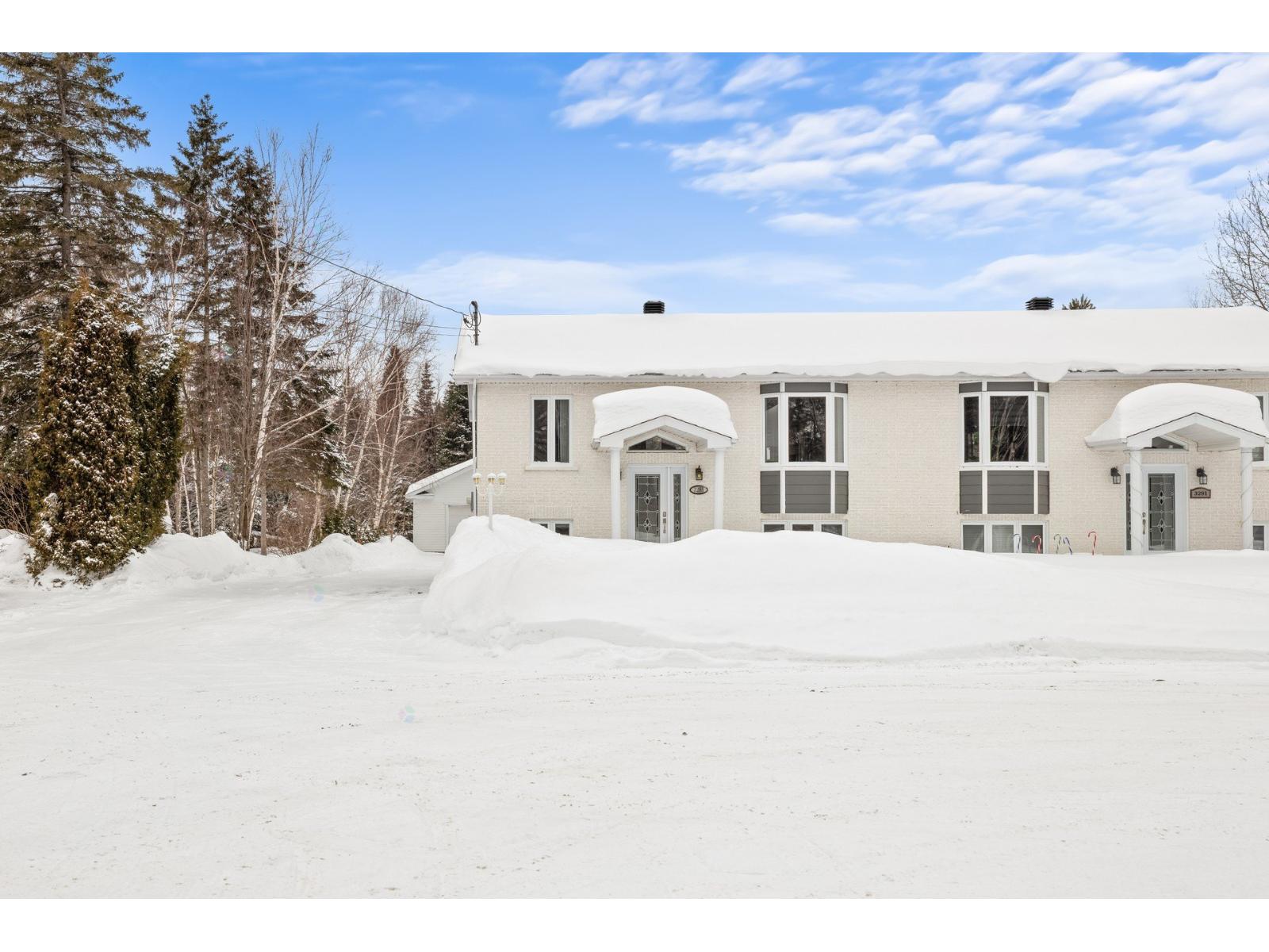 For sale: 3295 Rue du Lac-Miroir, Saguenay (Shipshaw), Quebec G7P1S8 ...
