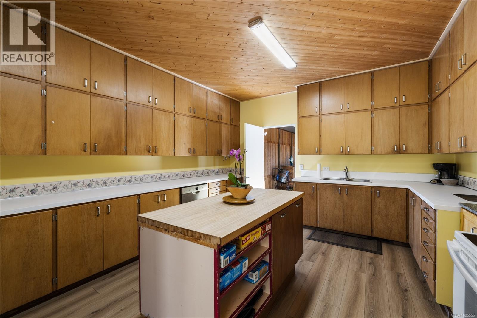 For sale: 160 Kopina Dr, Bowser, British Columbia V0R1G0 - 1025556 ...