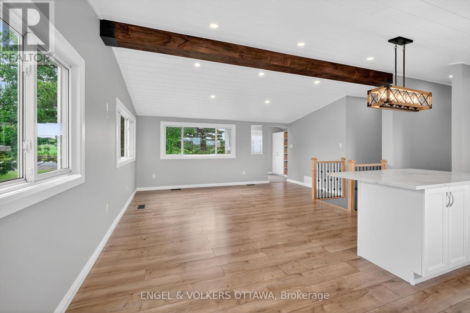 For sale: 2234 UPPER DWYER HILL ROAD, Ottawa, Ontario K0A1L0 ...