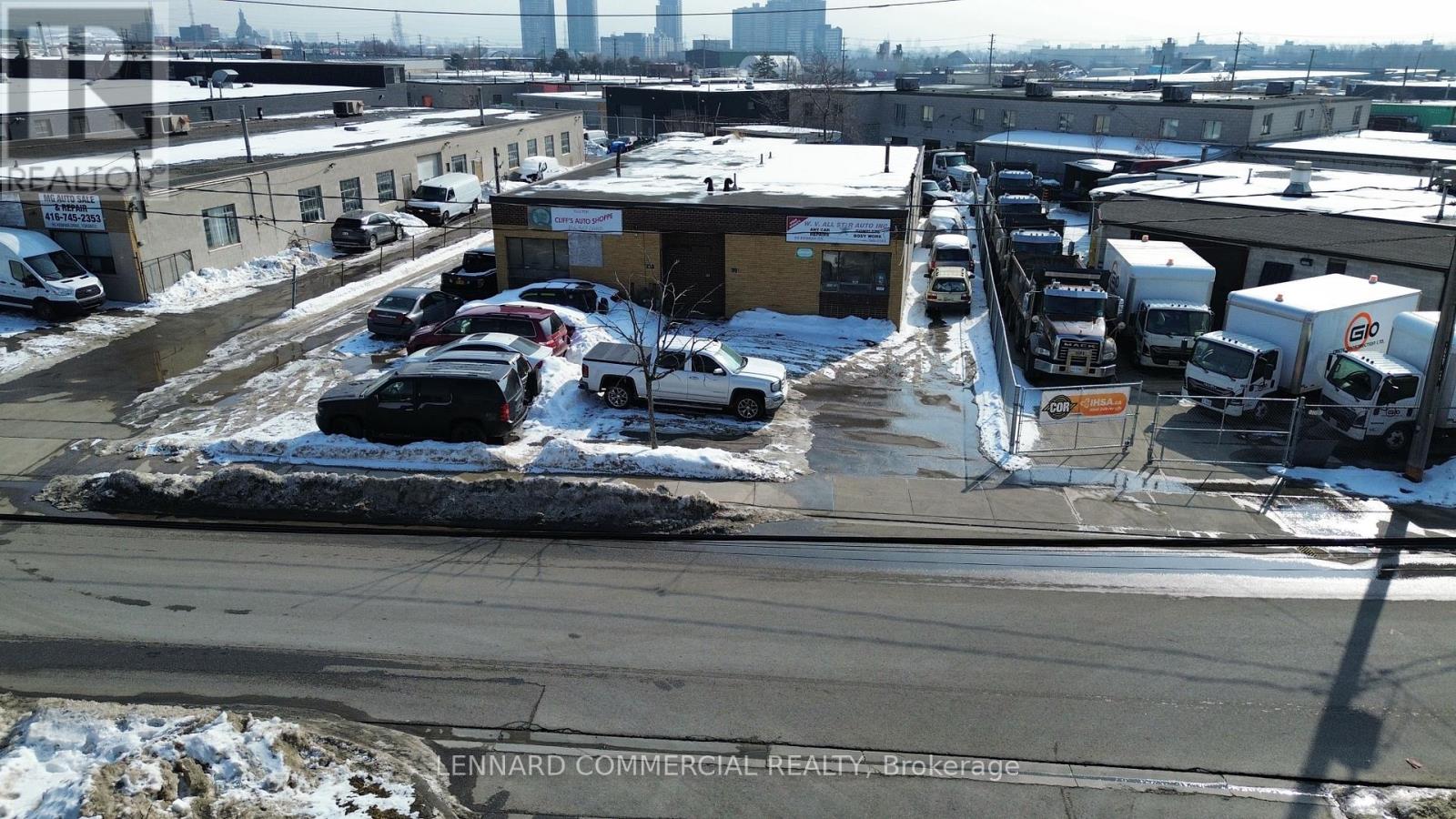 For sale: 97 - 99 KENHAR DRIVE, Toronto (Humber Summit), Ontario M9L1N5 ...