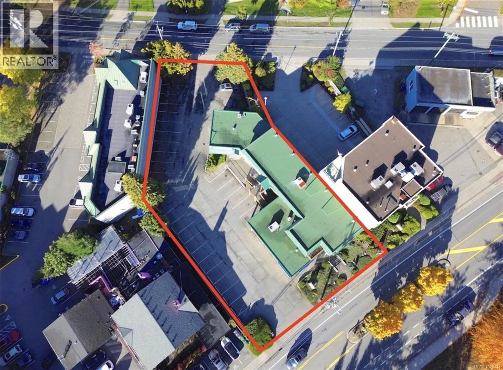 For sale: 4500 West Saanich Rd, Saanich, British Columbia V8Z5L3 ...