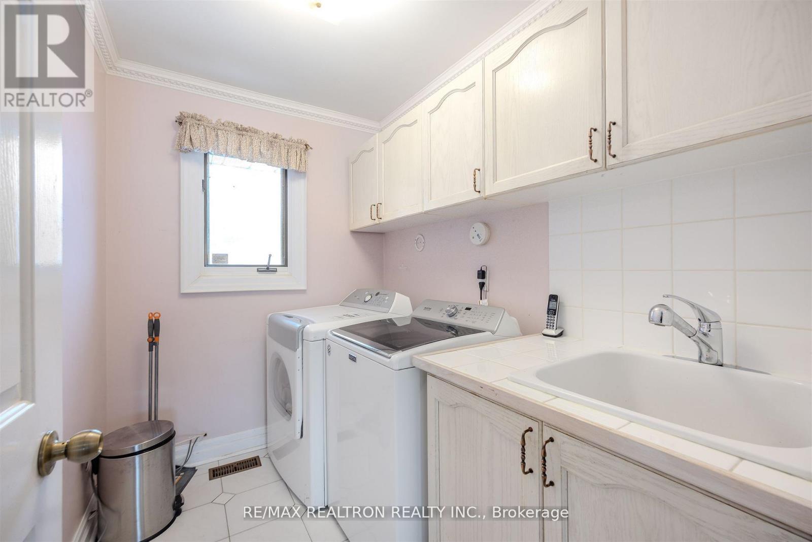 For sale: 60 ARTHUR HALL DRIVE, East Gwillimbury (Sharon), Ontario ...