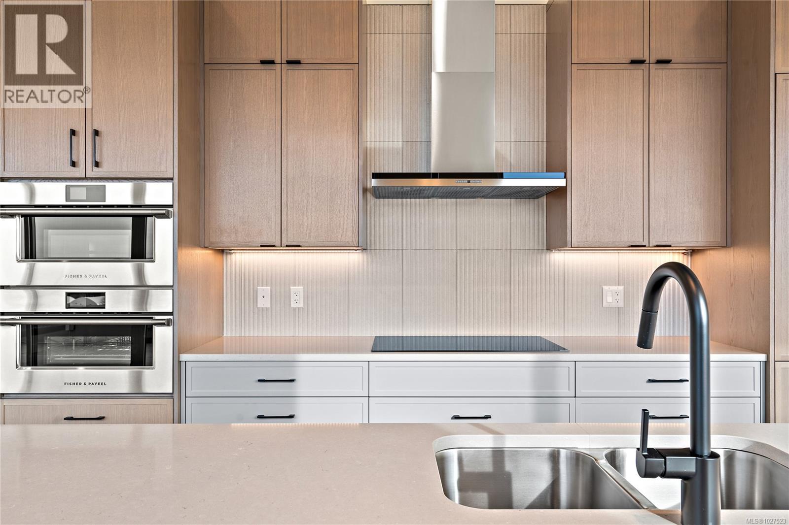 For sale: 501 1102 Esquimalt Rd, Esquimalt, British Columbia V9A0L3 ...