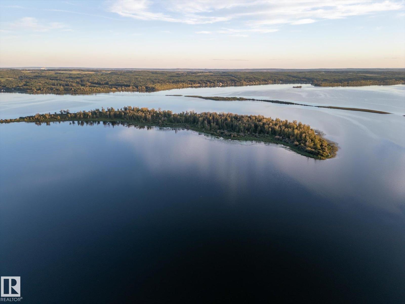 For sale: 49 5323 Township Road 541A, Rural Lac Ste. Anne County ...