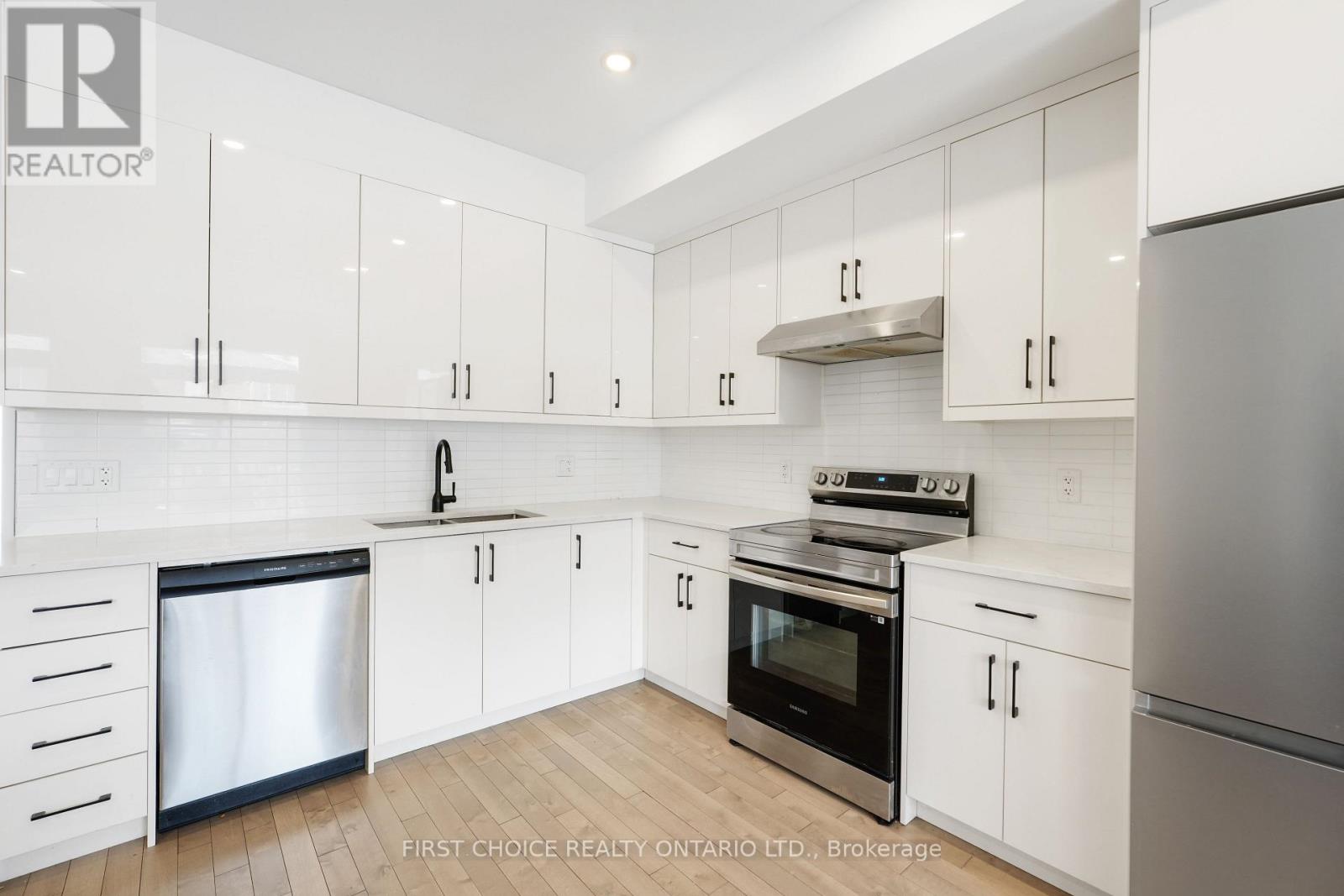 For sale: 271 QUEEN MARY STREET, Ottawa, Ontario K1K1X1 - X12846034 ...