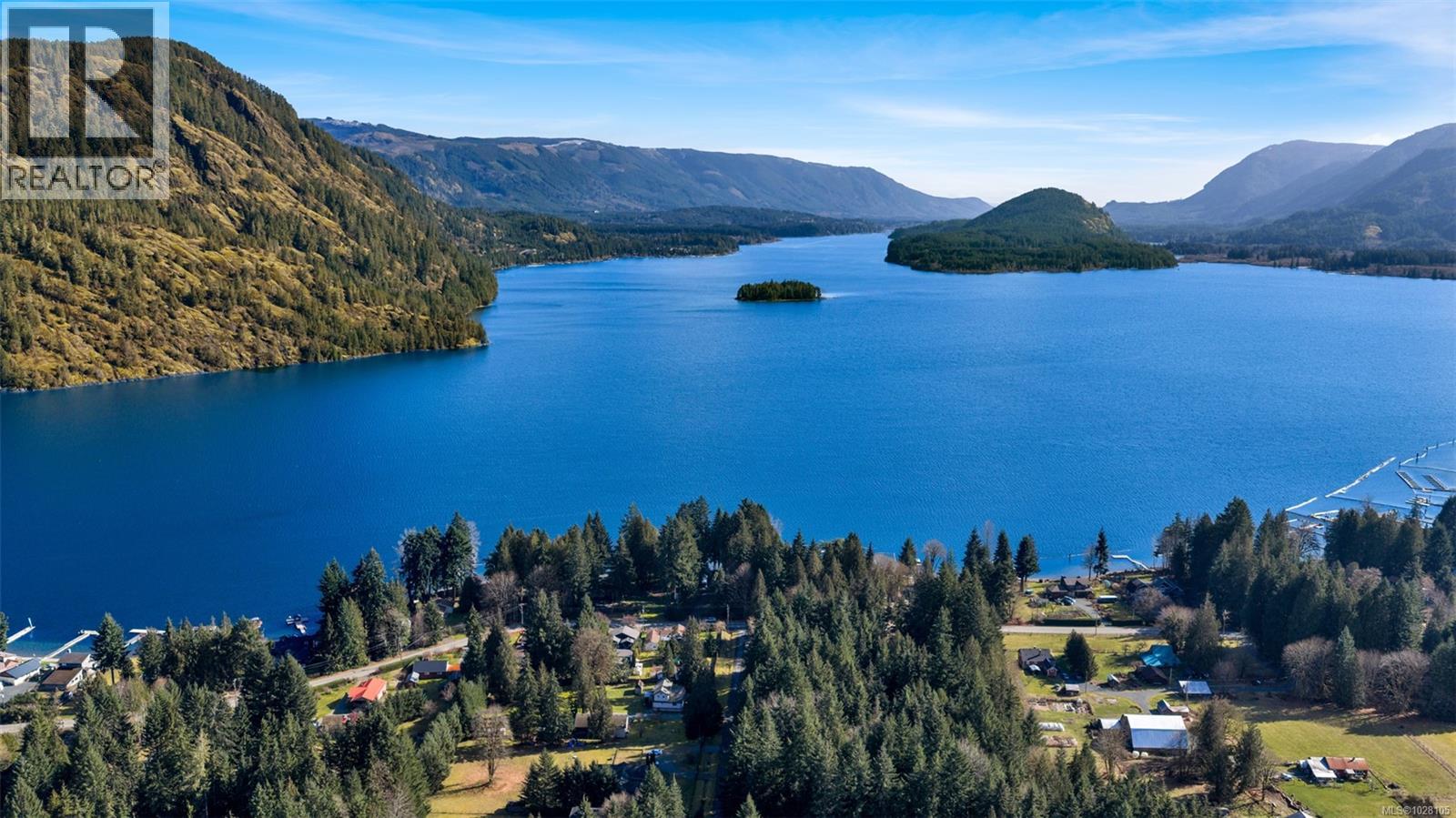 For sale: 7220 Walton Rd, Honeymoon Bay, British Columbia V0R1Y0 ...