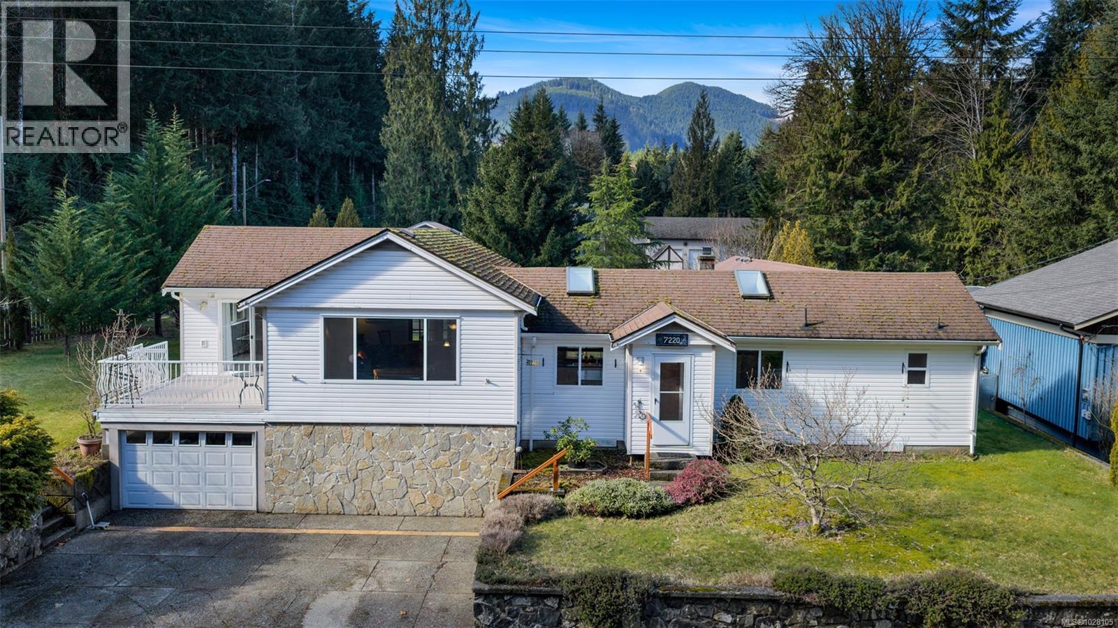 For sale: 7220 Walton Rd, Honeymoon Bay, British Columbia V0R1Y0 ...
