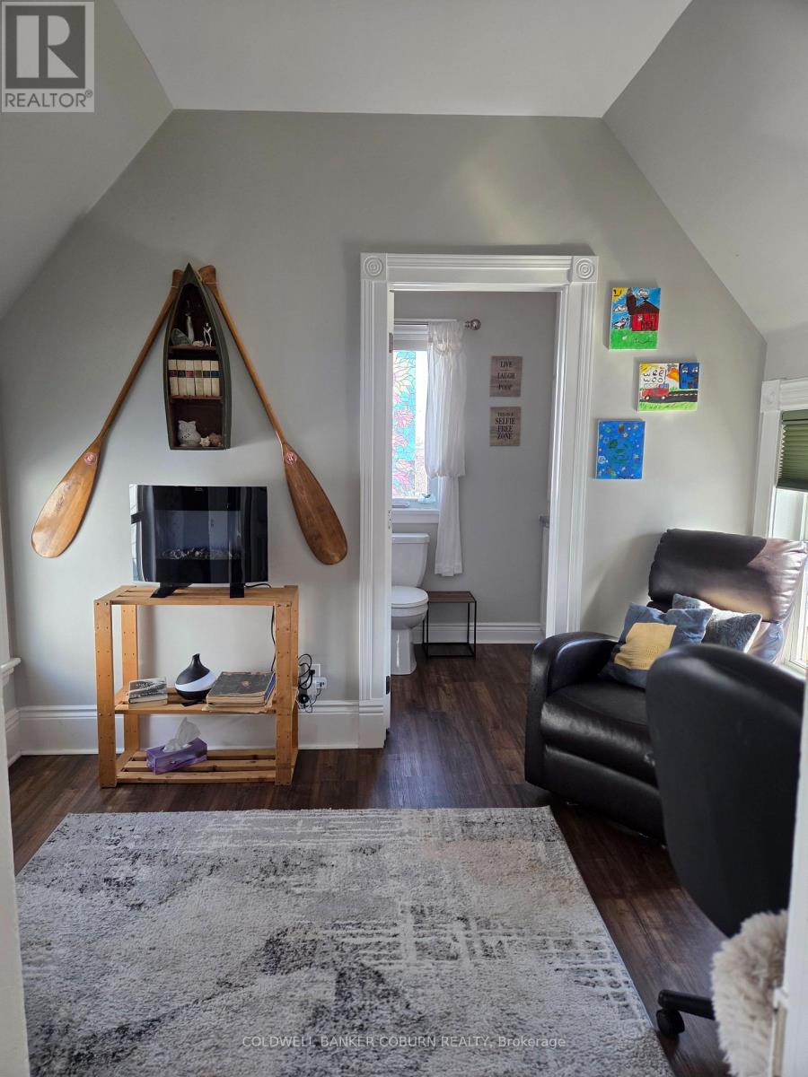 For sale: 483 VICTORIA STREET, Edwardsburgh/Cardinal, Ontario K0E1E0 ...